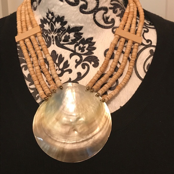 Jewelry | Gorgeous Shell Necklace | Poshmark